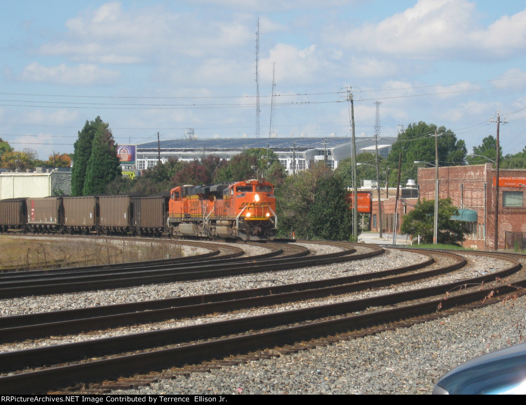 BNSF SD70ACe 9132 & BNSF ES44AC 6181